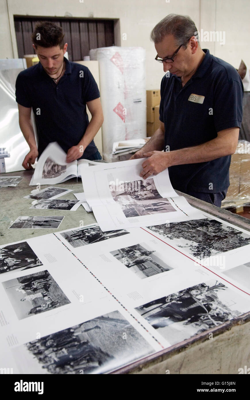 Factory workers Italy. Men working at the Italian book printers EBS ...