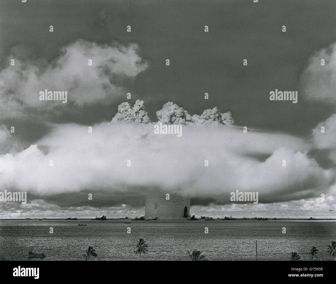Atom bomb target hi-res stock photography and images - Alamy