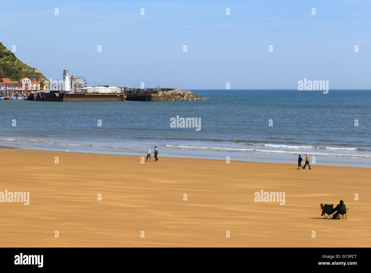 Scarborough beach british seaside scene hi-res stock photography and ...