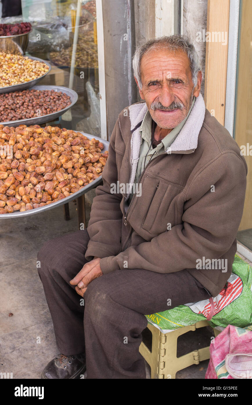 Man selling nuts on hi-res stock photography and images - Alamy