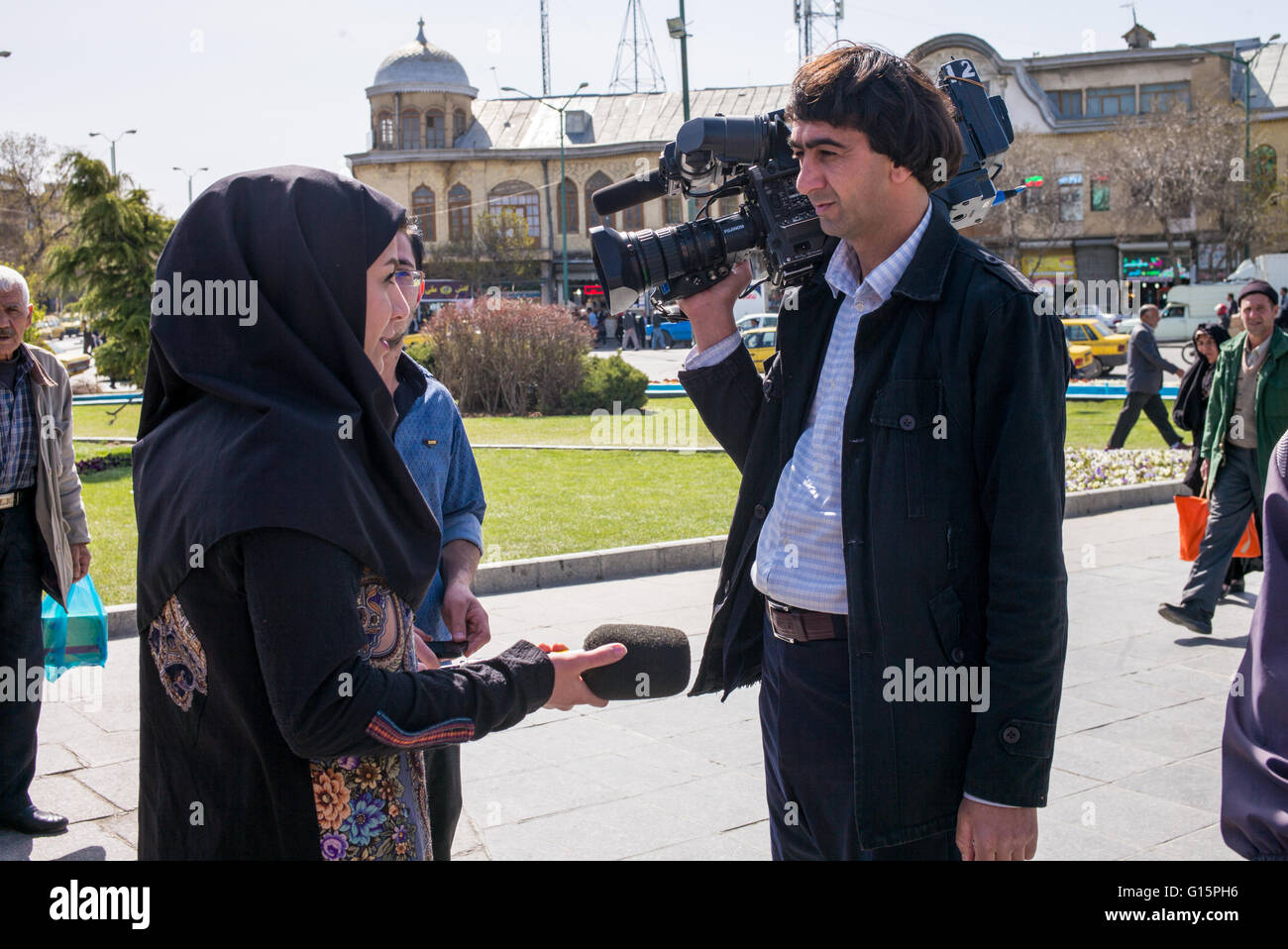 Tv crew park interview hi-res stock photography and images - Alamy
