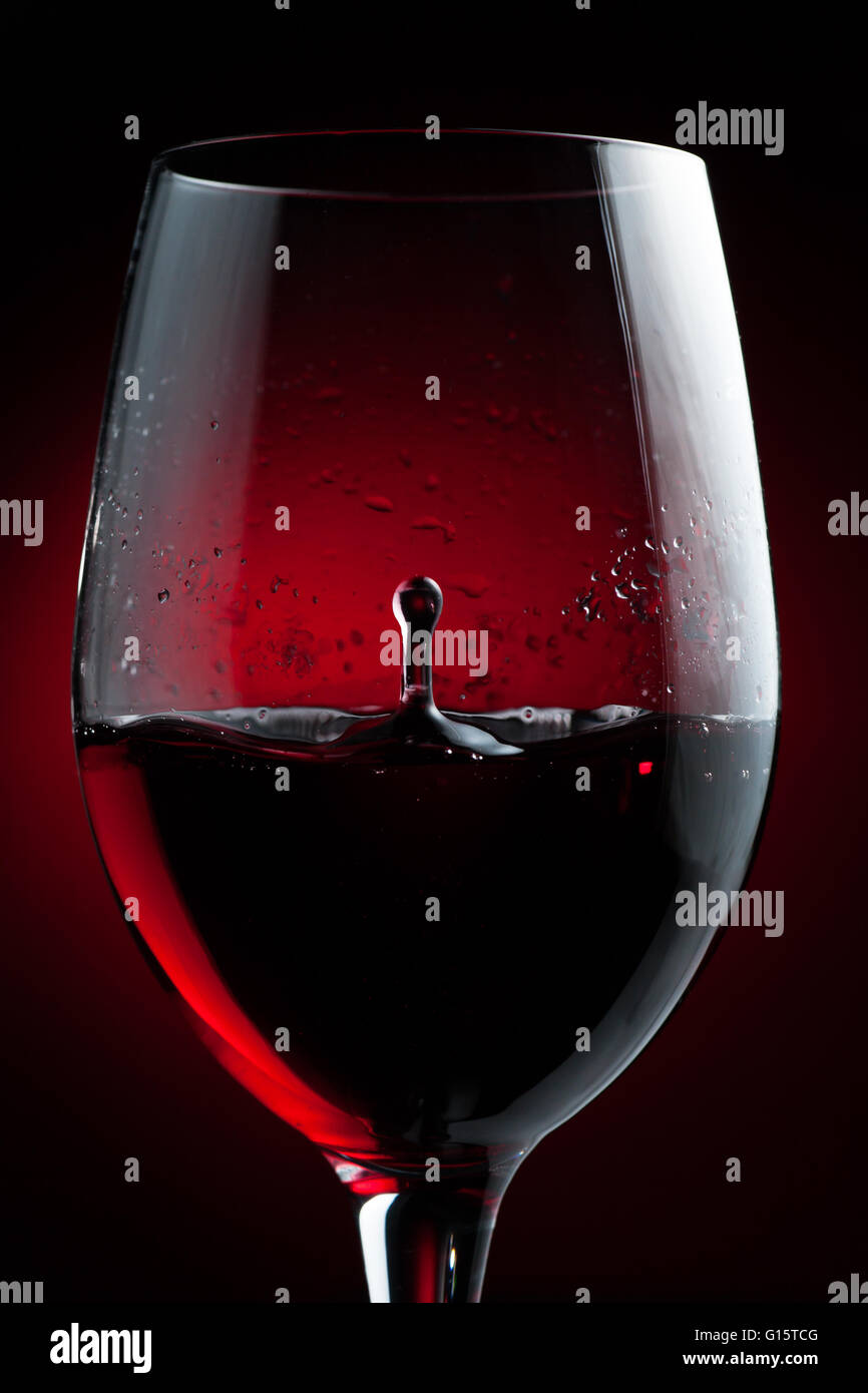 Red wine splash drop hi-res stock photography and images - Alamy