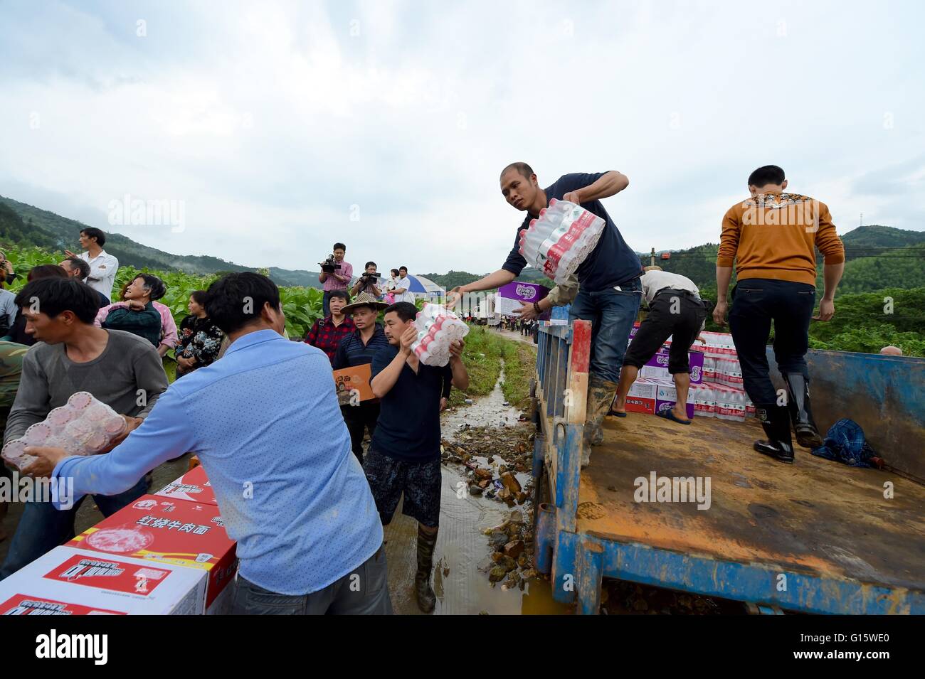Nanping, China's Fujian Province. 9th May, 2016. Villagers of Xiaqian ...