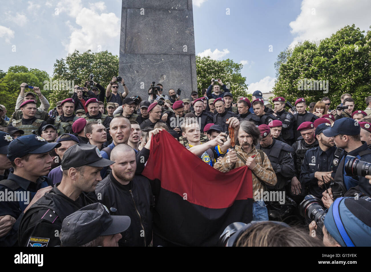 Kiev, Kiev, Ukraine. 9th May, 2016. A group of ultranacionalist ...