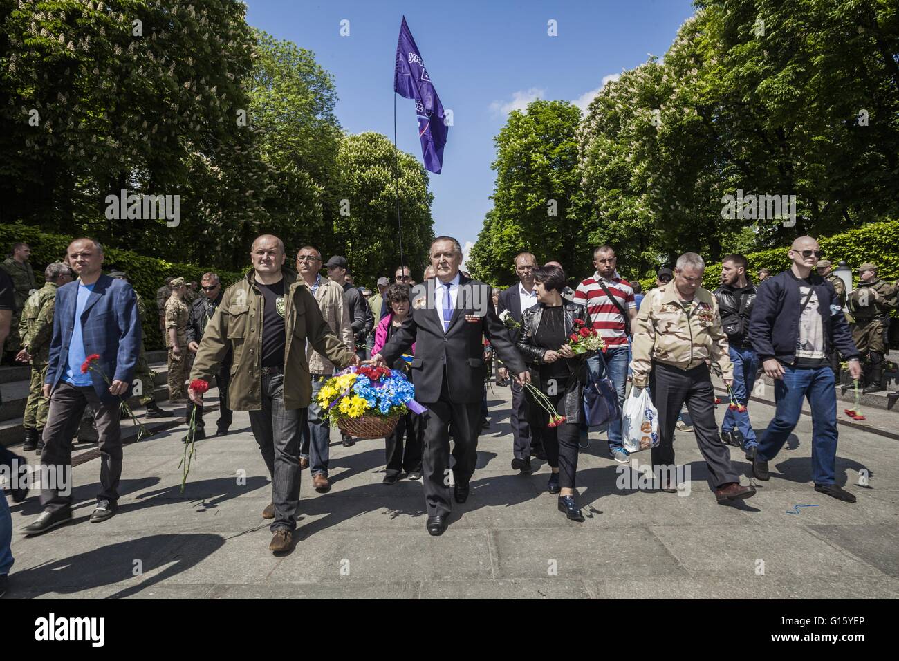 Kiev, Kiev, Ukraine. 9th May, 2016. People attend with flowers during ...