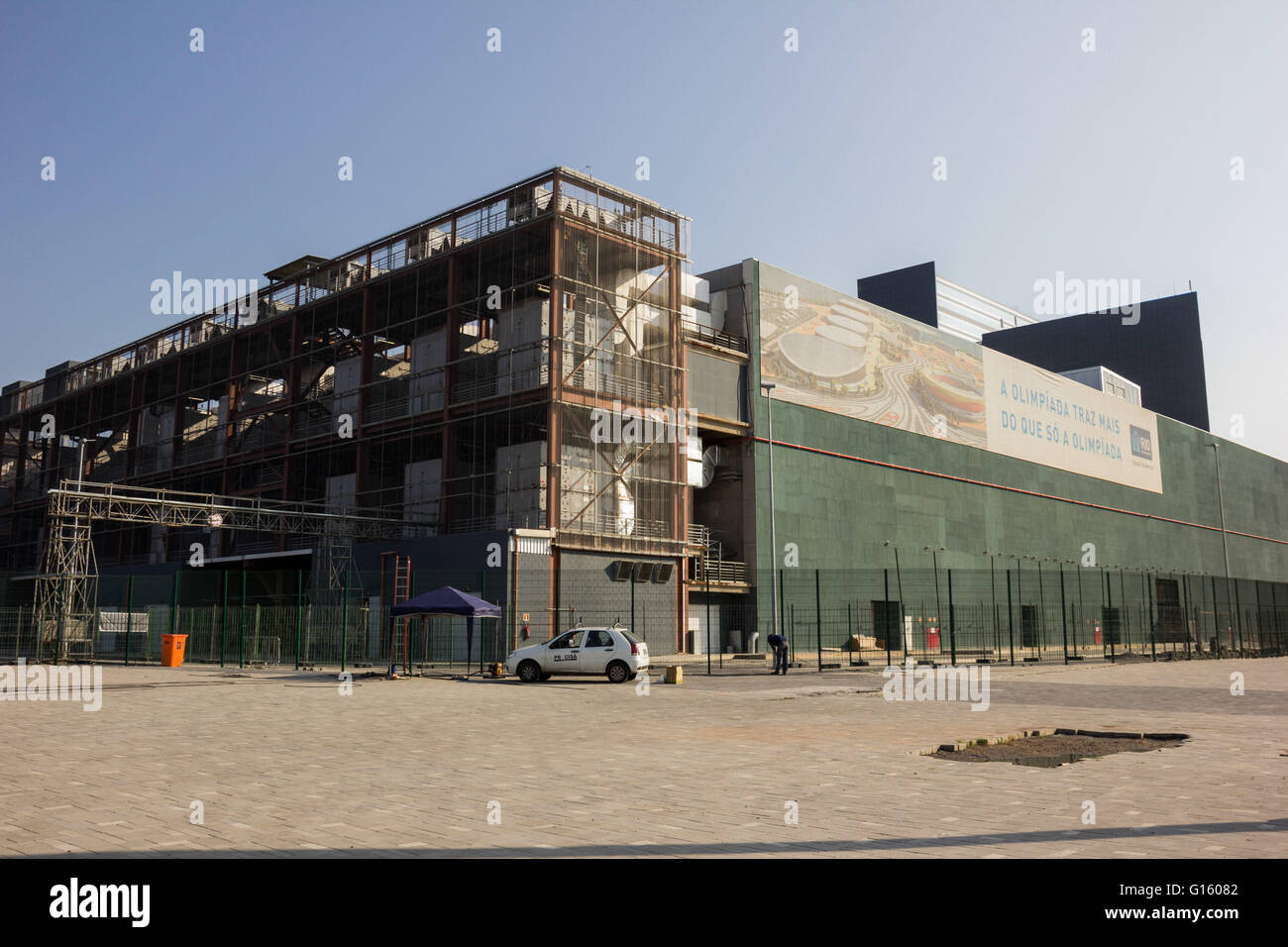 JANUARY RJ DE JANEIRO - 05/06/2016: OLIMPICO PARK - View of IBC area ...