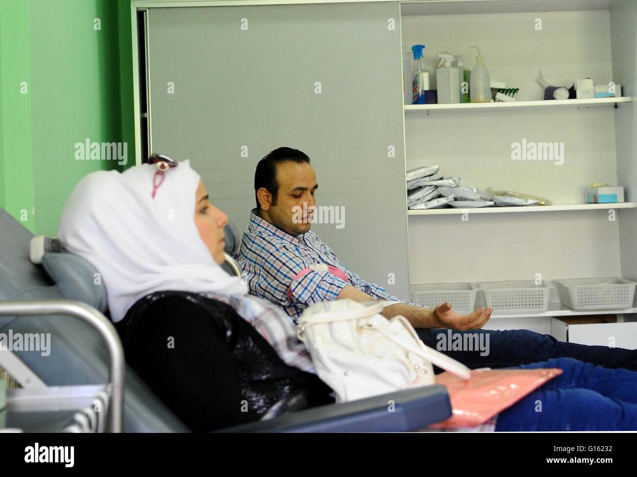 Damascus, Syria. 9th May, 2016. Syrian university students donate blood ...