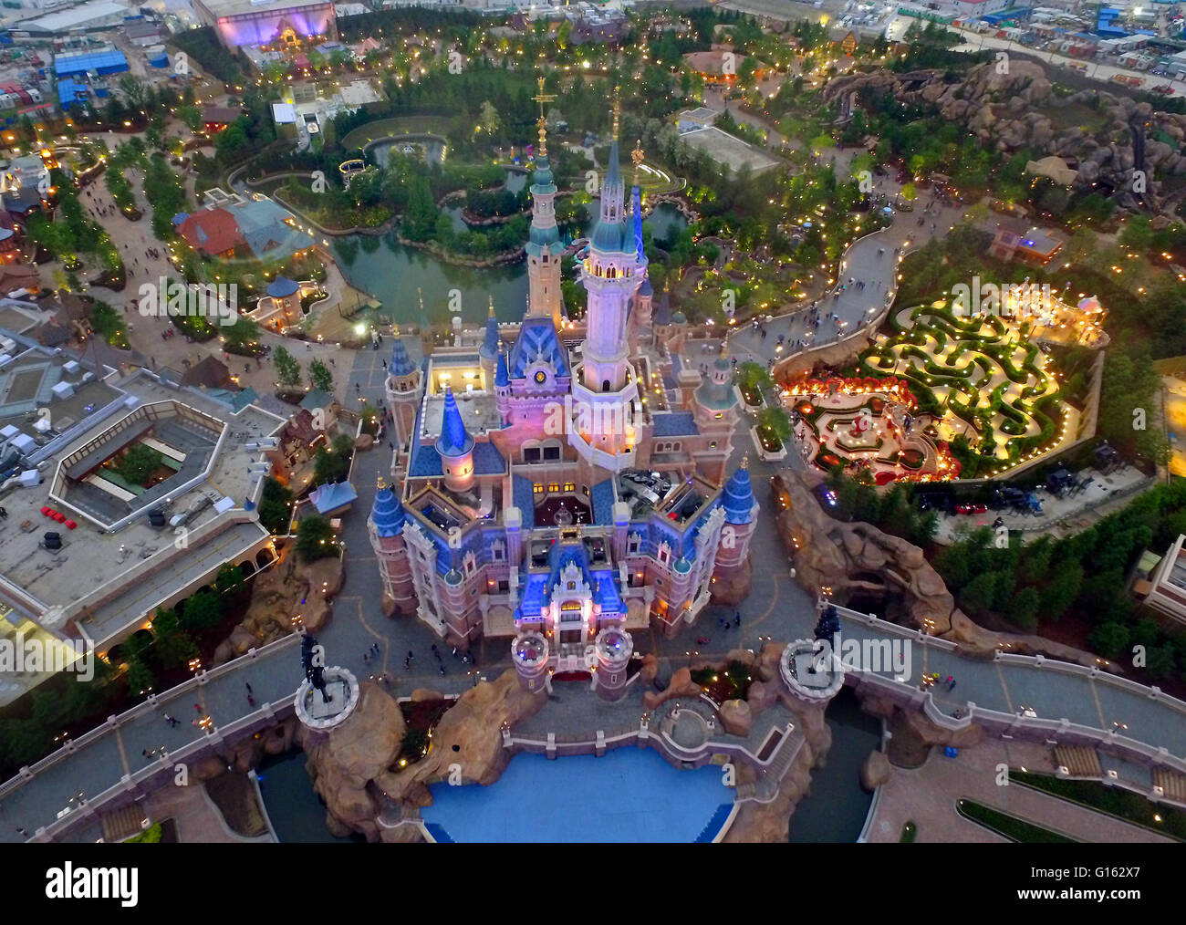 Disneyland aerial hi-res stock photography and images - Alamy