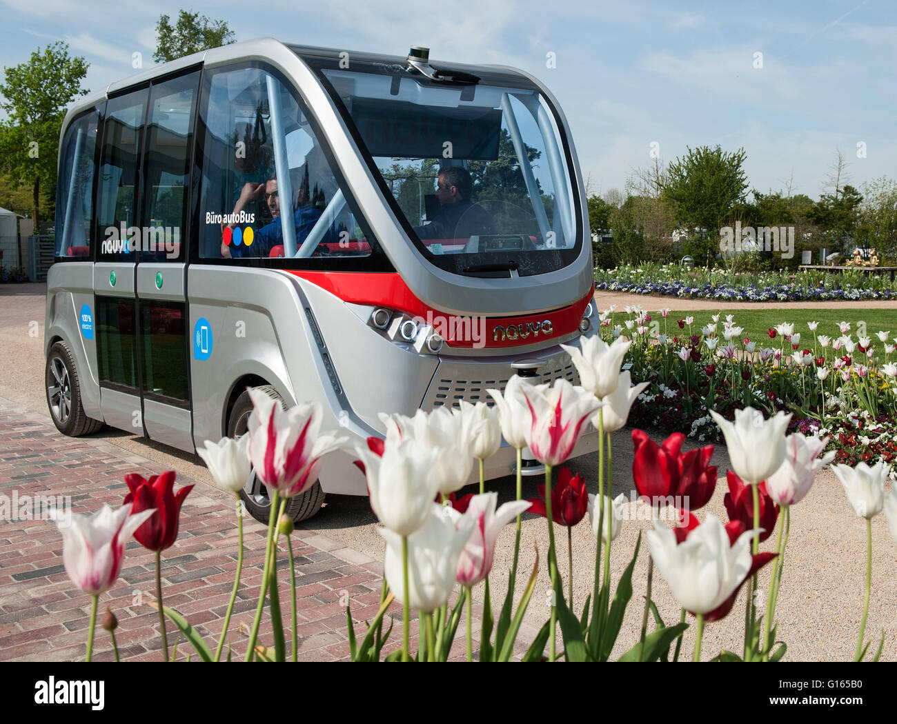 Bad Zwischenahn, Germany. 10th May, 2016. A completely self-driving ...