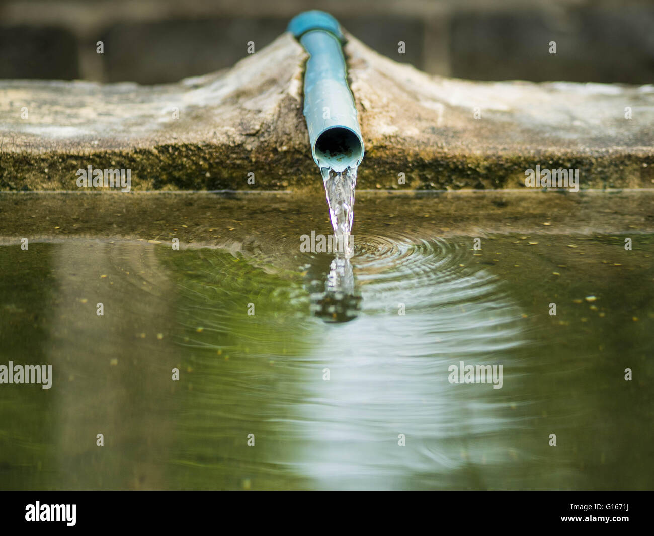 Ta Tum, Surin, Thailand. 10th May, 2016. Water flows into a cistern ...