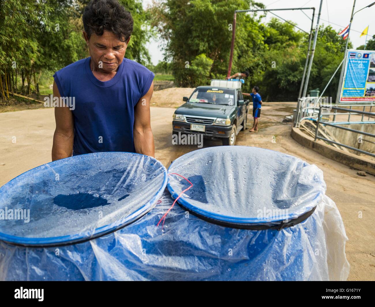 Dried up water well hi-res stock photography and images - Alamy
