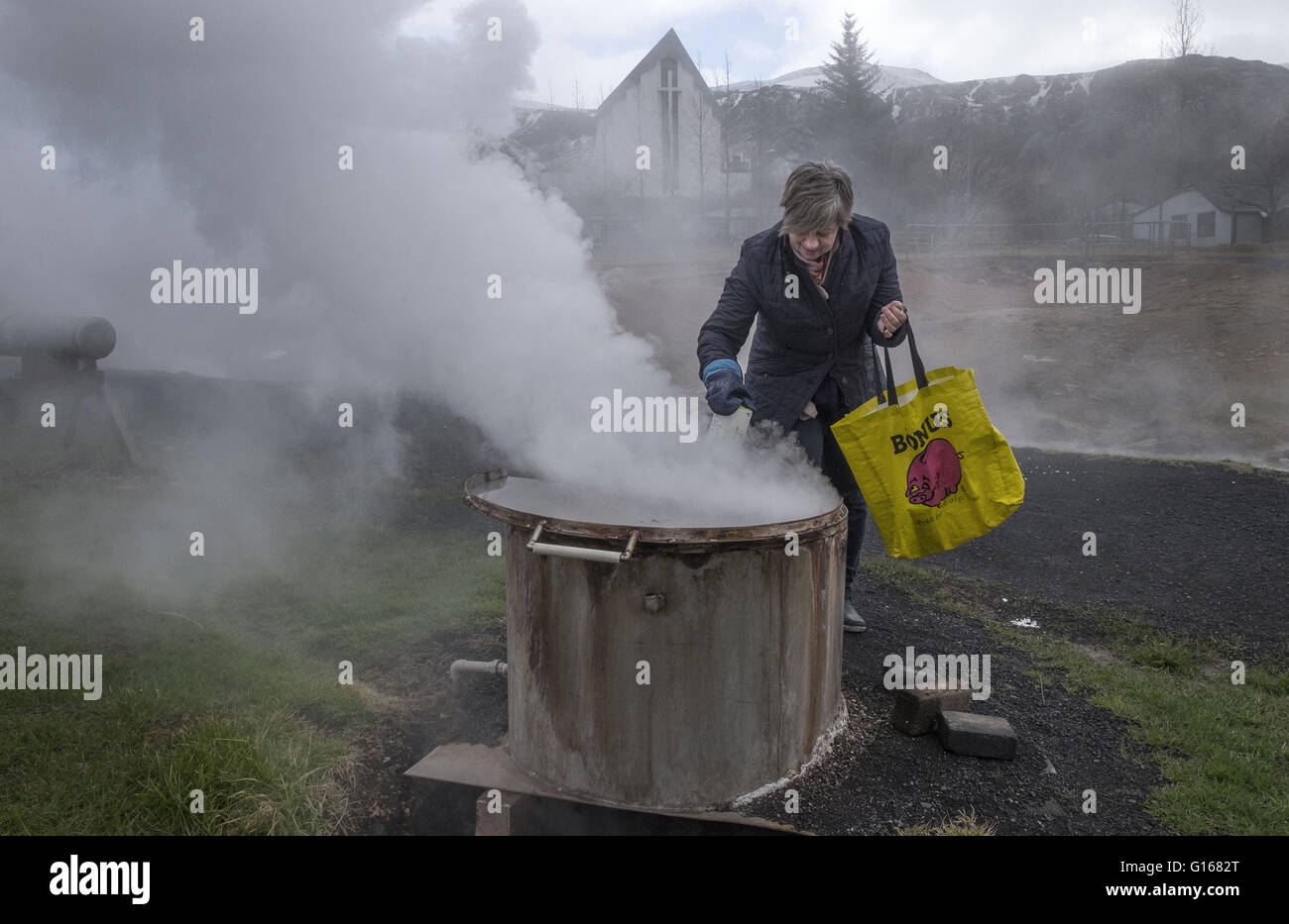 Iceland bread hot spring hi-res stock photography and images - Alamy