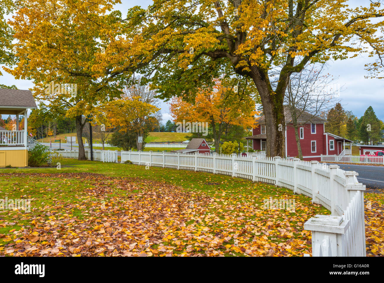 House yard gamble hi-res stock photography and images - Alamy