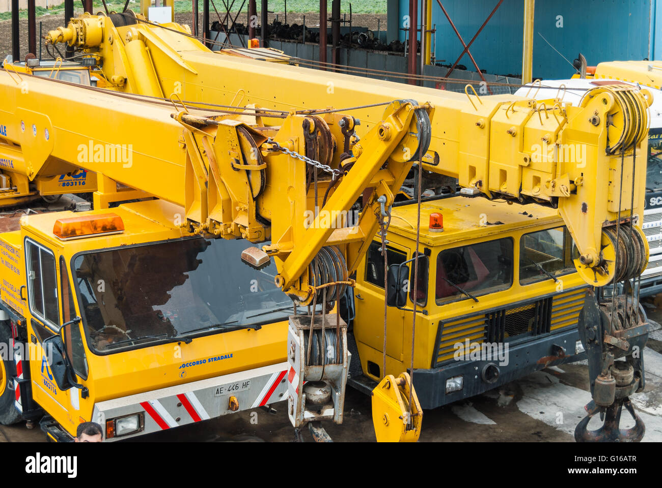 For roadside assistance cranes. Wrecker for heavy vehicles. Breakdown ...