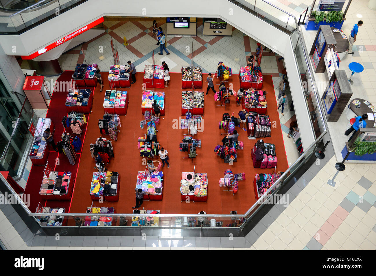 PHILIPPINES, Manila, Pasig City, shopping mall Robinson Galleria ...