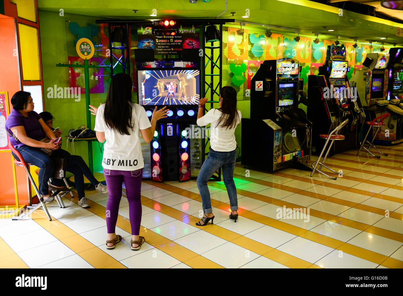 PHILIPPINES, Manila, Pasig City, shopping mall Robinson Galleria, game ...