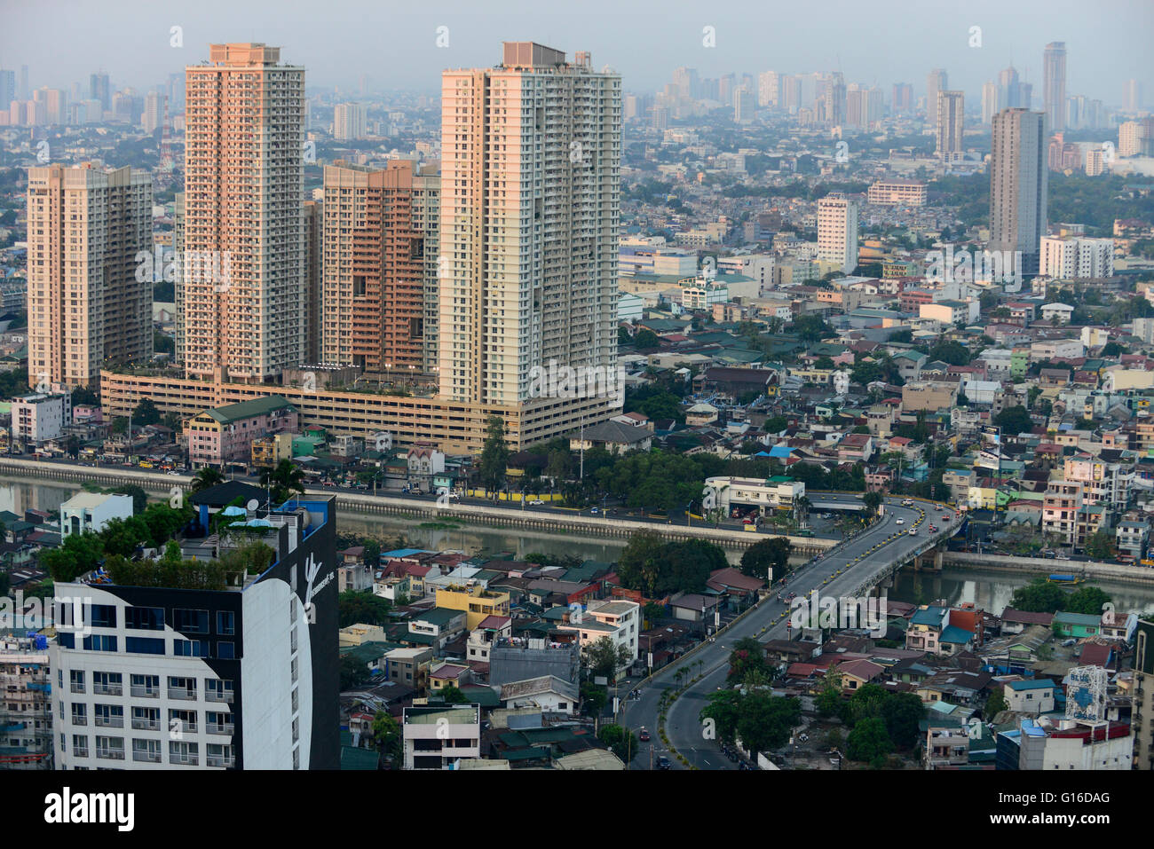PHILIPPINES, Manila, suburban Makati, high buildings / PHILIPPINEN ...
