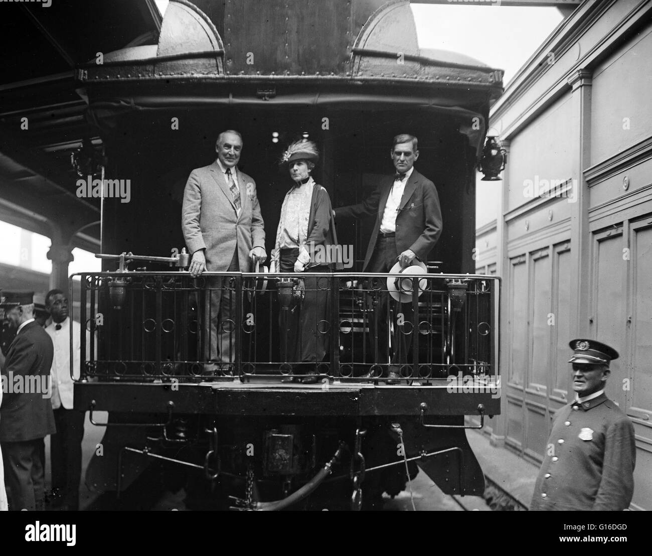 November 1923 hi-res stock photography and images - Alamy