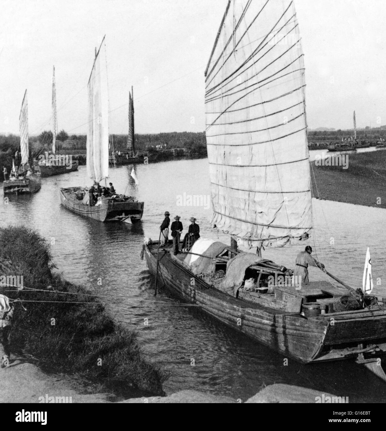 Chinese junk boat army hi-res stock photography and images - Alamy