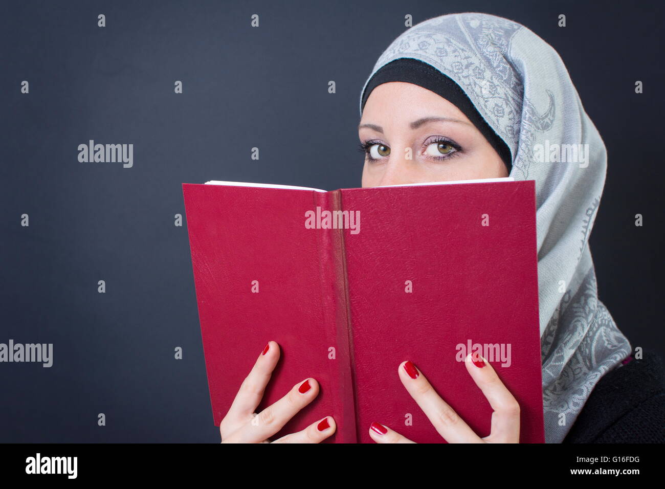 Muslim girl reading quran hi-res stock photography and images - Alamy