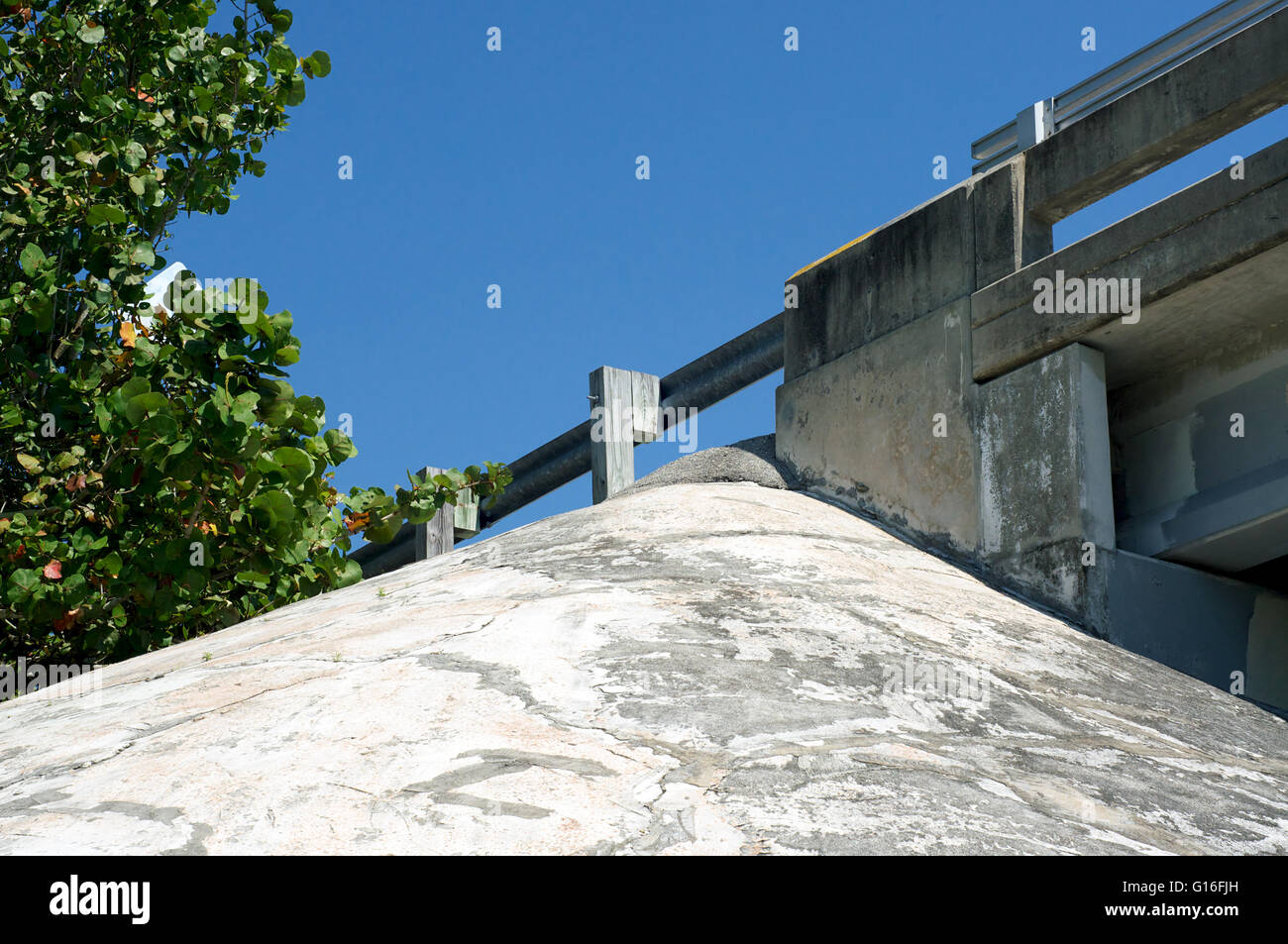 Looking under stone bridge hi-res stock photography and images - Alamy