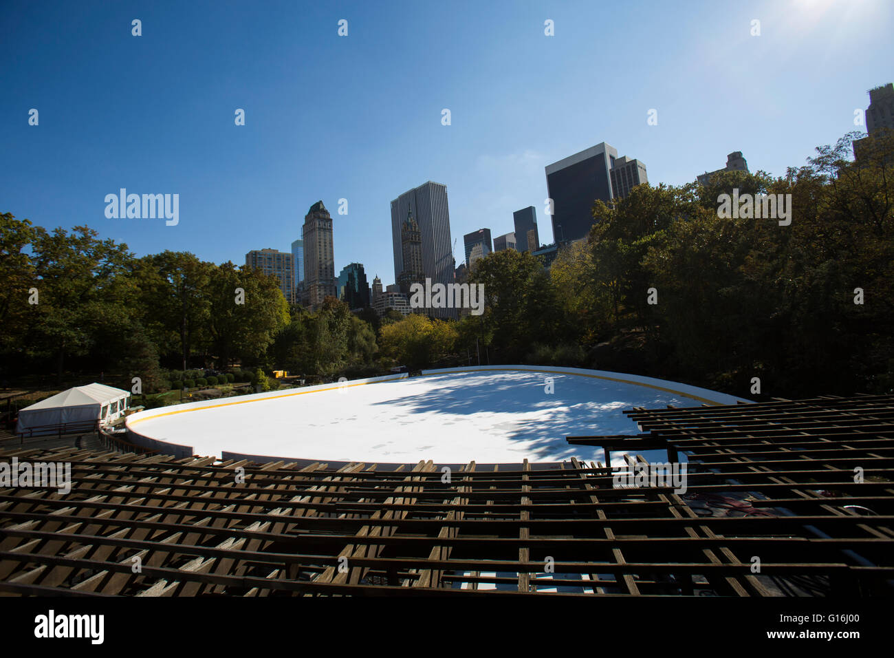 Central park skating rink Stock Photo - Alamy
