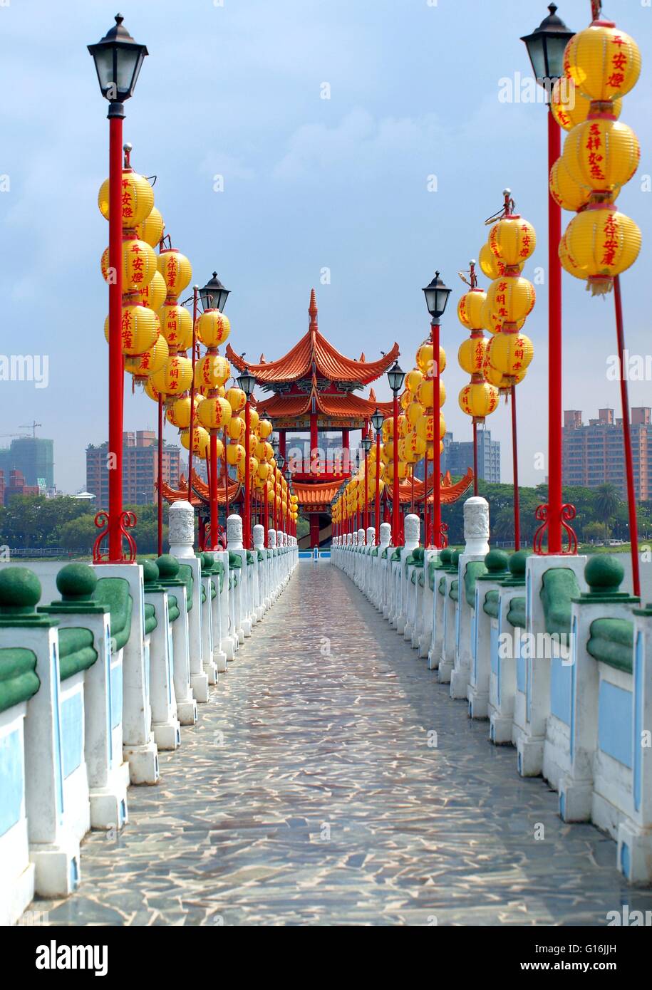 The Five Li Pavilion is a popular tourist attraction in the Lotus Lake ...