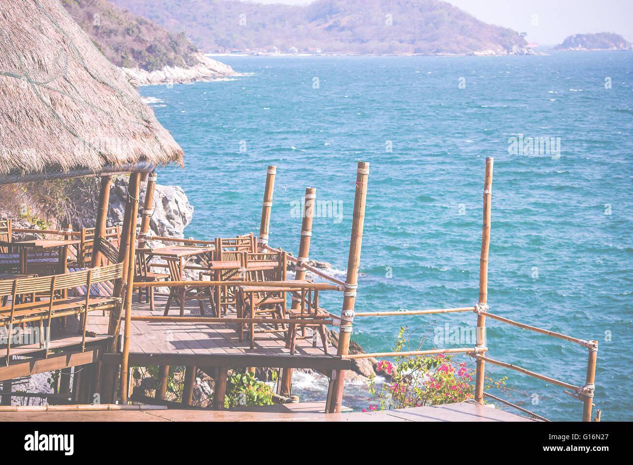 Bamboo hut hi-res stock photography and images - Alamy