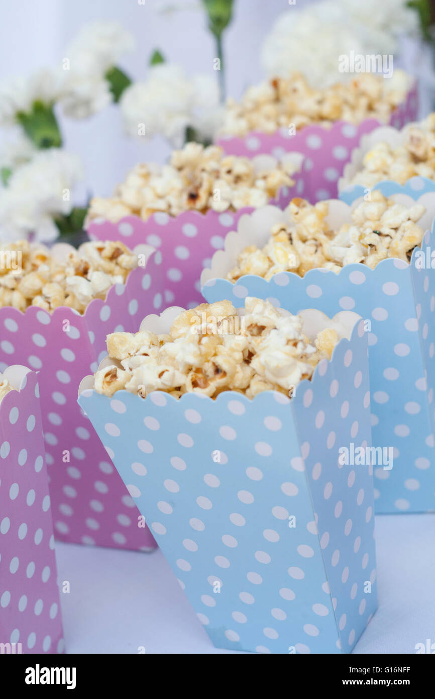 Pink popcorn hi-res stock photography and images - Alamy