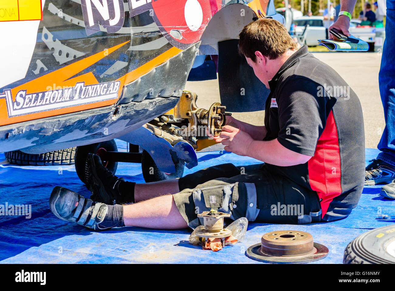 Rally car repair hi-res stock photography and images - Alamy