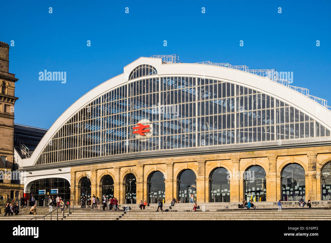 Lime Street Railway Station, Liverpool, Merseyside, England, U.K Stock ...