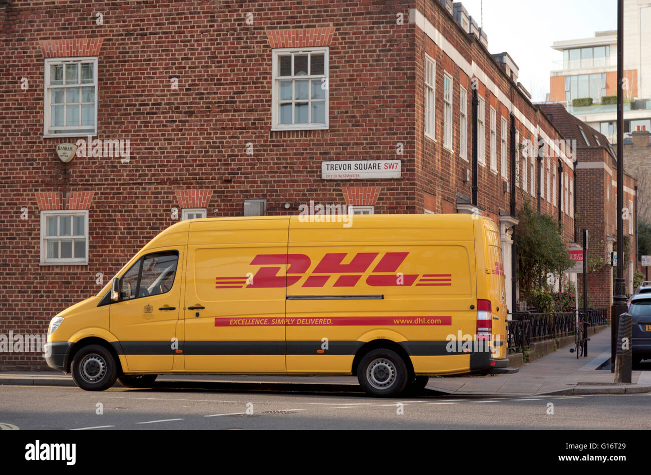 Dhl delivery van uk hi-res stock photography and images - Alamy