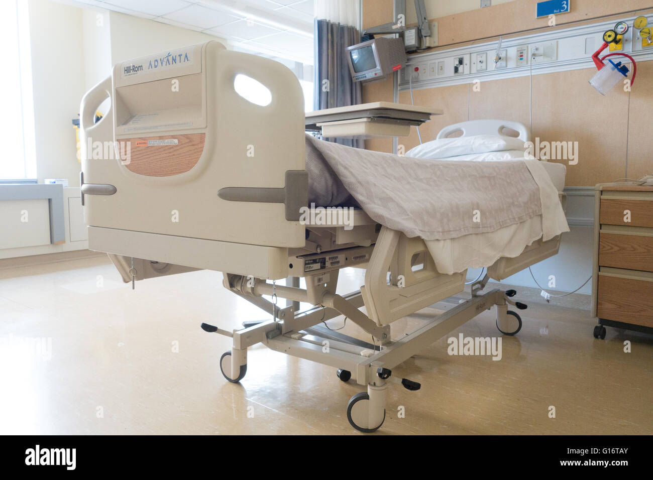 Bed empty hi-res stock photography and images - Alamy