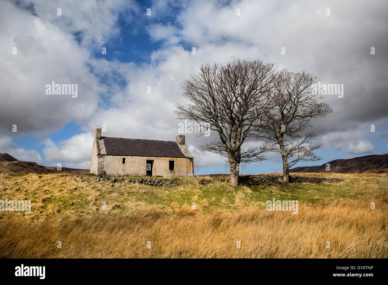 Scottish derelict cottage hi-res stock photography and images - Alamy
