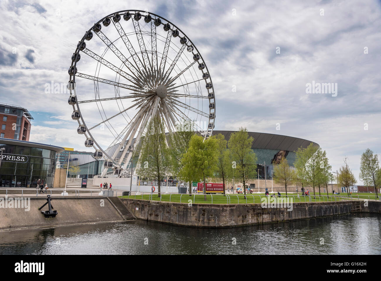 The big wheel and Echo Arena at the Albert Dock complex in Liverpool ...