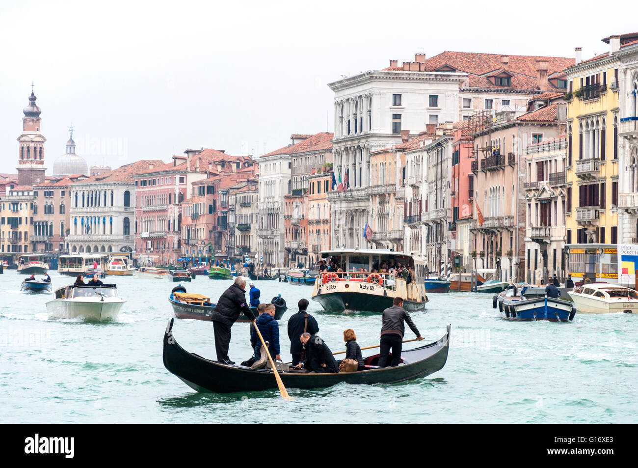 Traghetto a ferry gondola hi-res stock photography and images - Alamy