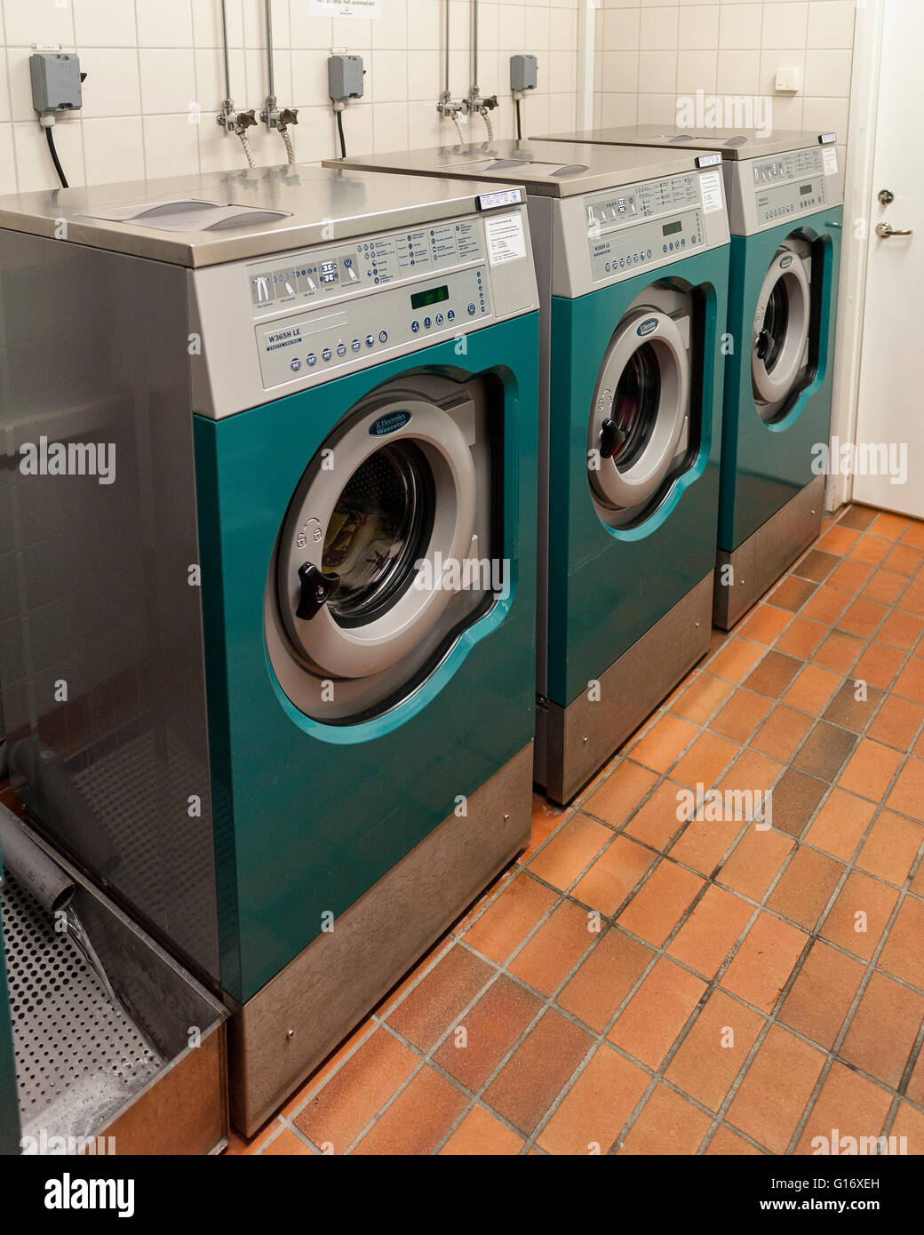 Communal laundry facilities hi-res stock photography and images - Alamy