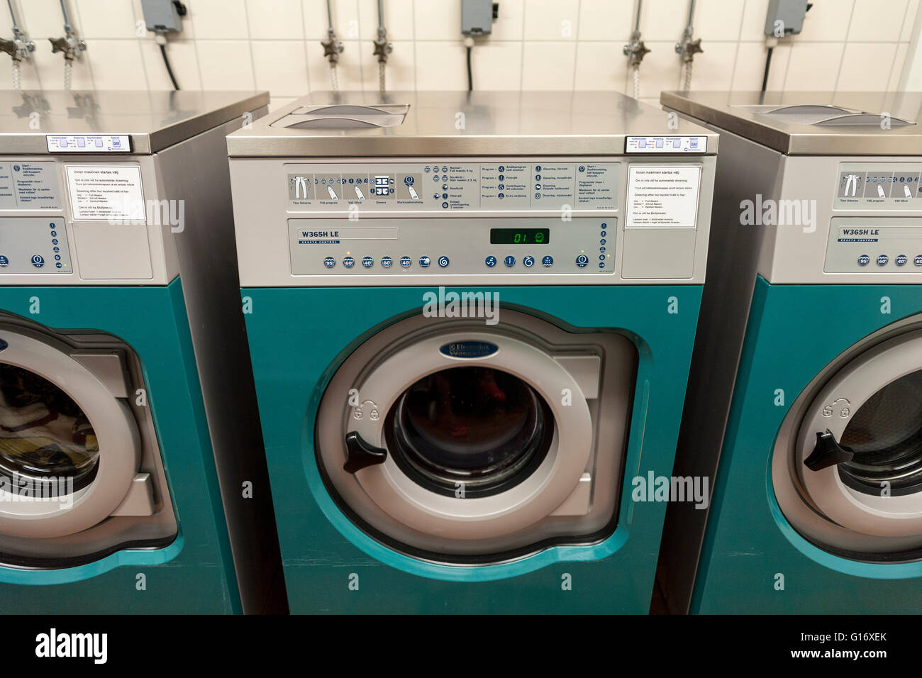Row of machines hi-res stock photography and images - Alamy