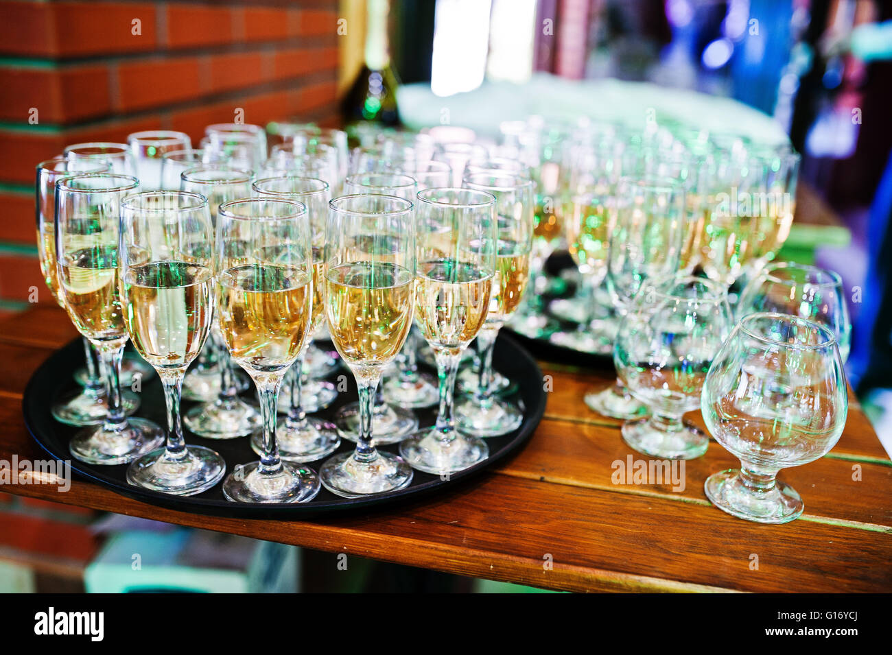 Elegance wedding reception. Table with glasses of champagne Stock Photo ...