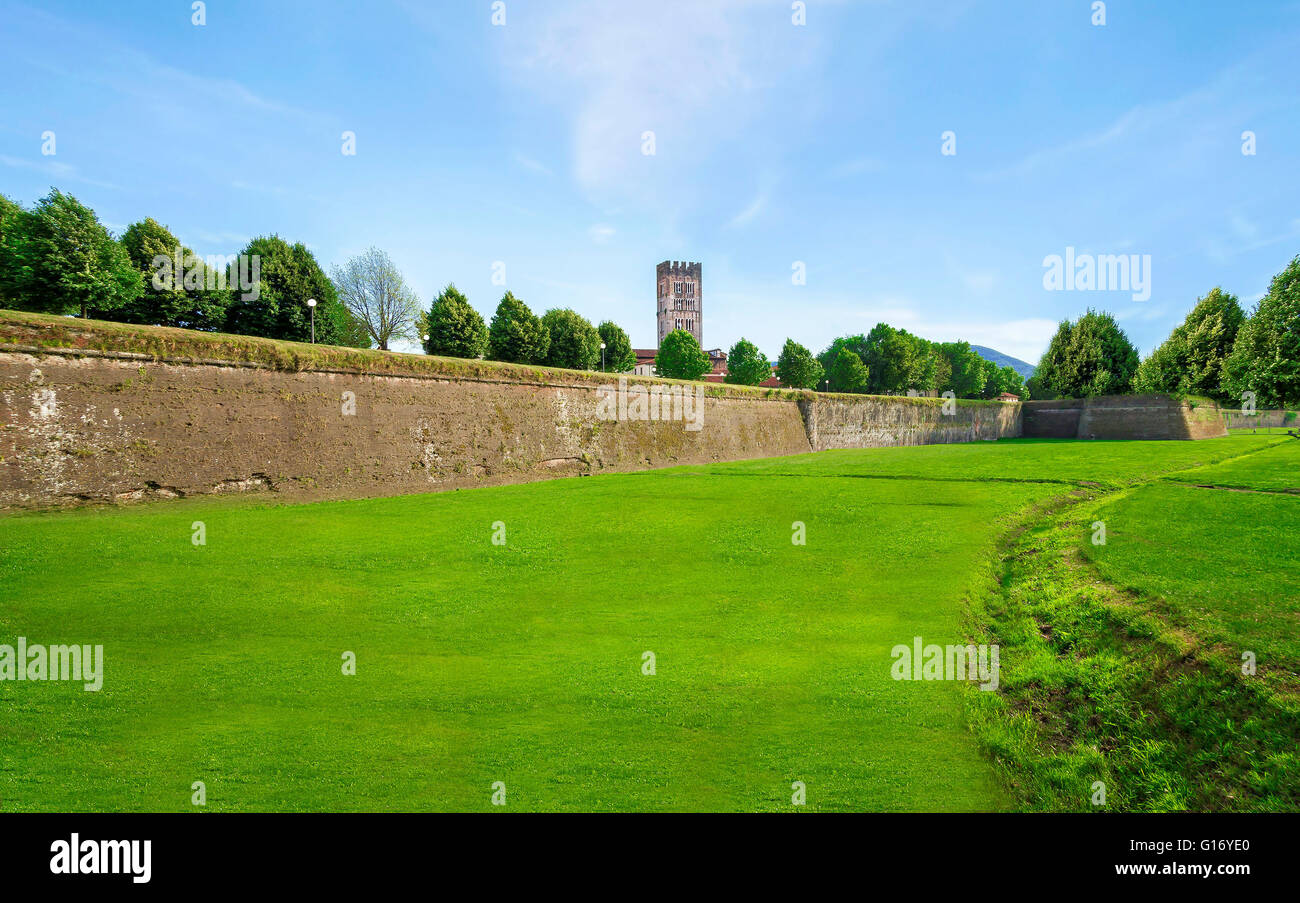 Medieval city of Lucca - exterior walls,Tuscany, Italy Stock Photo - Alamy