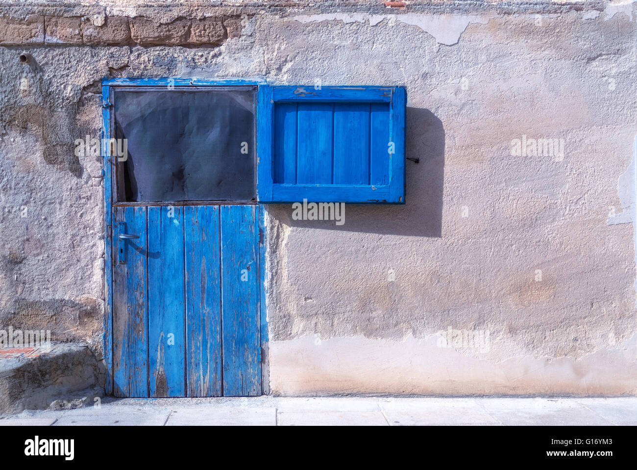 Old stable door hi-res stock photography and images - Alamy