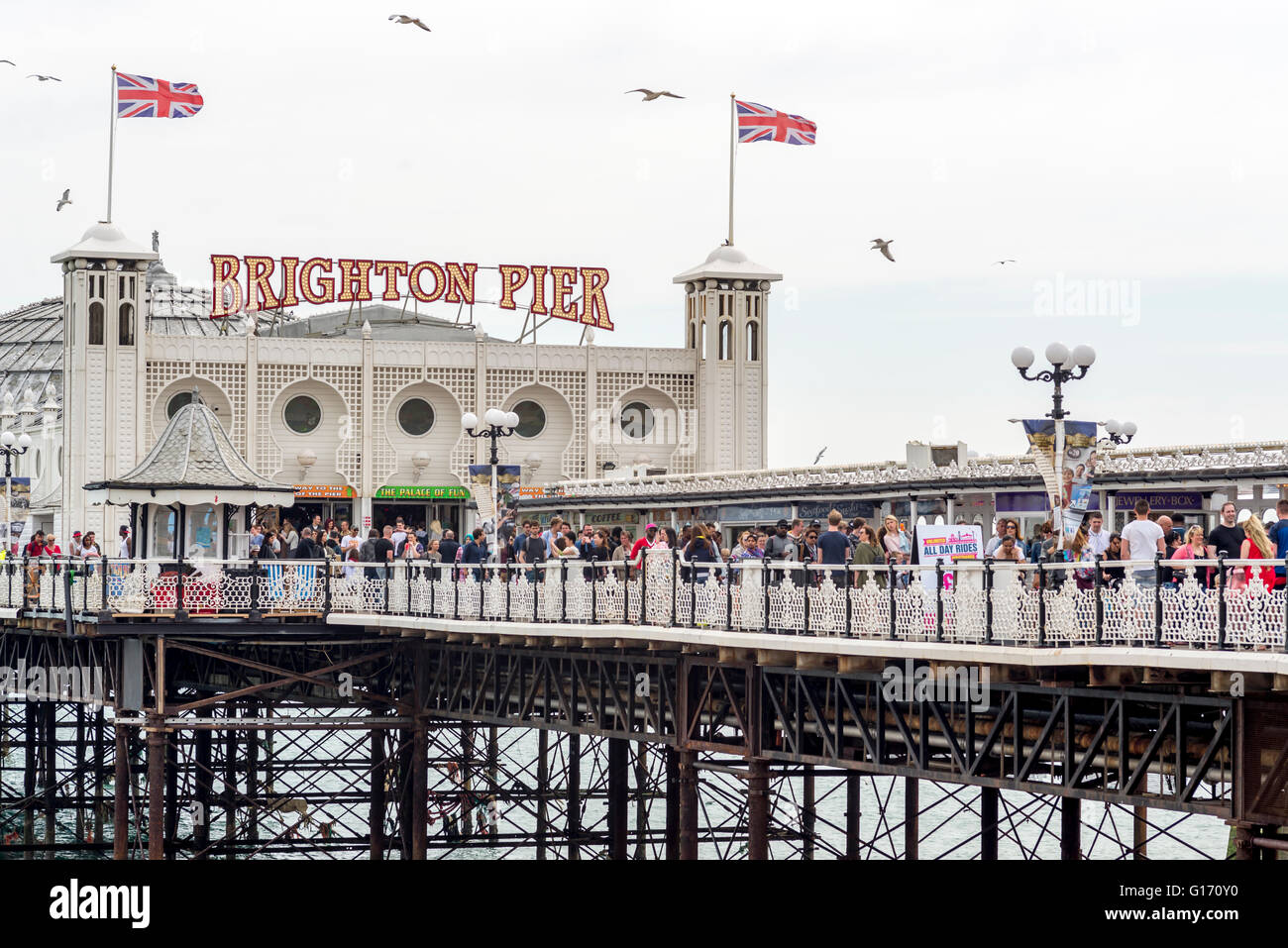 Spring pier hi-res stock photography and images - Alamy