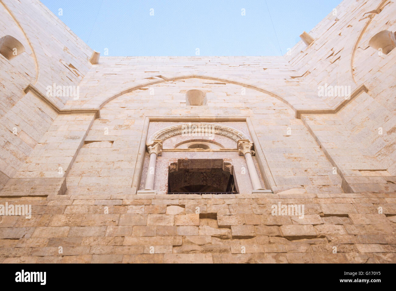 Castel del Monte in Puglia Italy - Octagonal ancient medieval ...