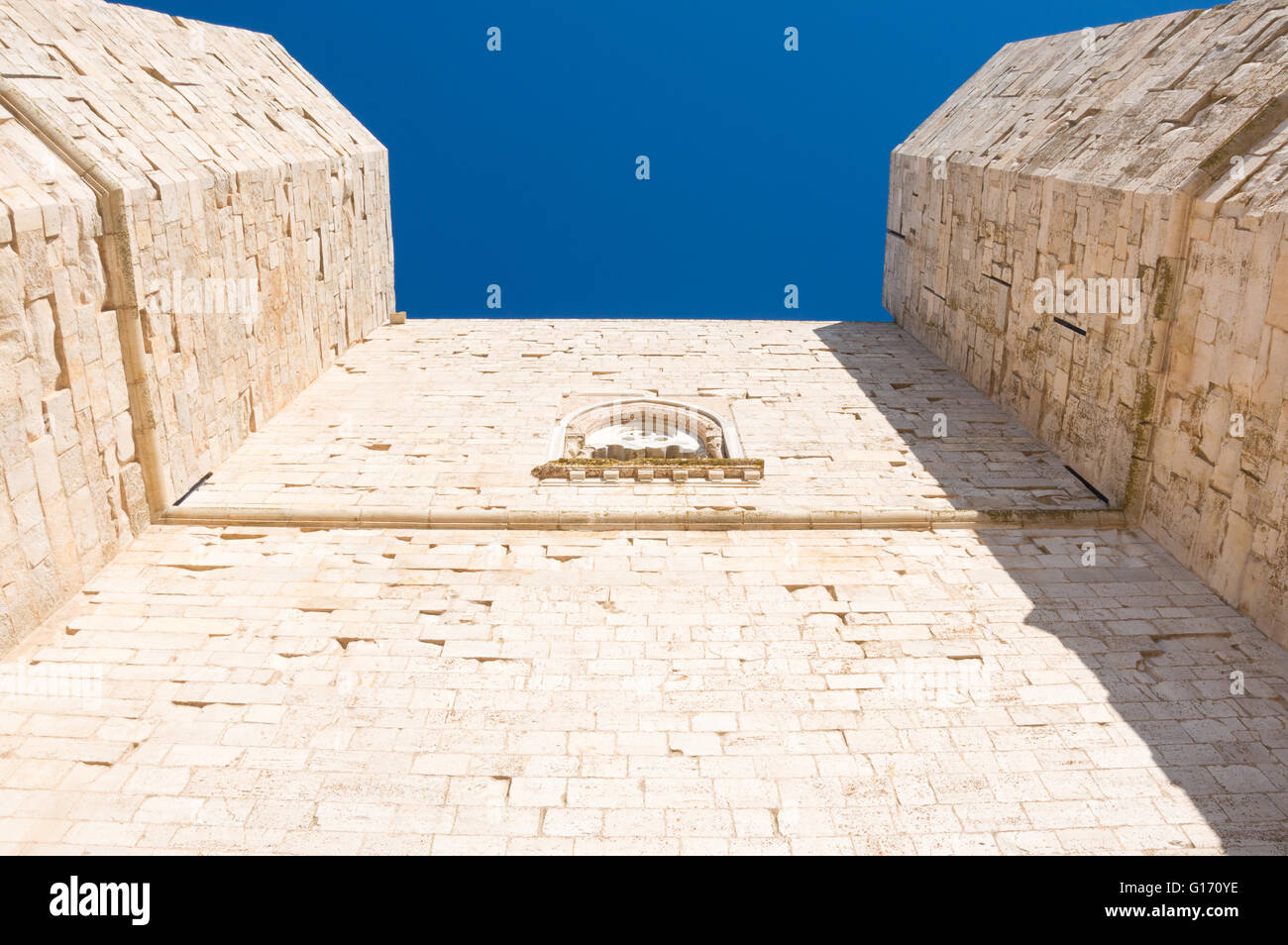 Castel del Monte in Puglia Italy - Octagonal ancient medieval ...