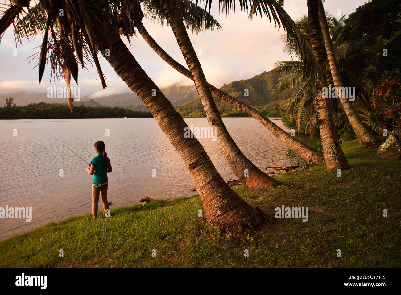 Hawaii children fishing hi-res stock photography and images - Alamy
