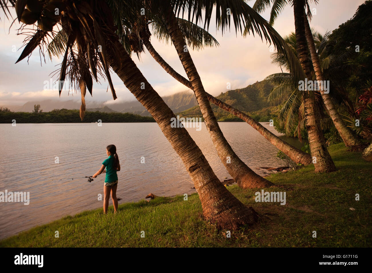 Hawaii children fishing hi-res stock photography and images - Alamy