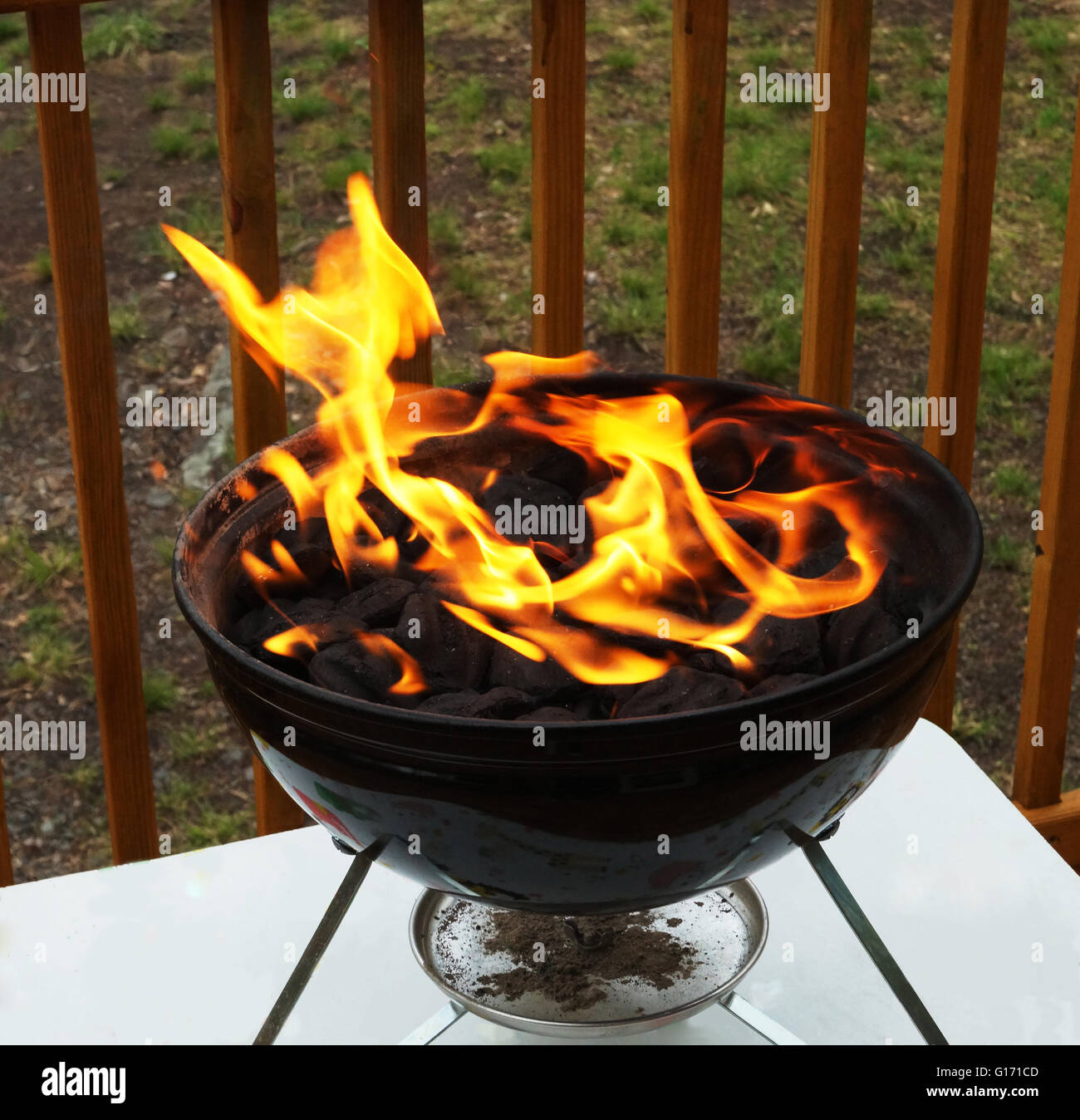 Burning grill hi-res stock photography and images - Alamy