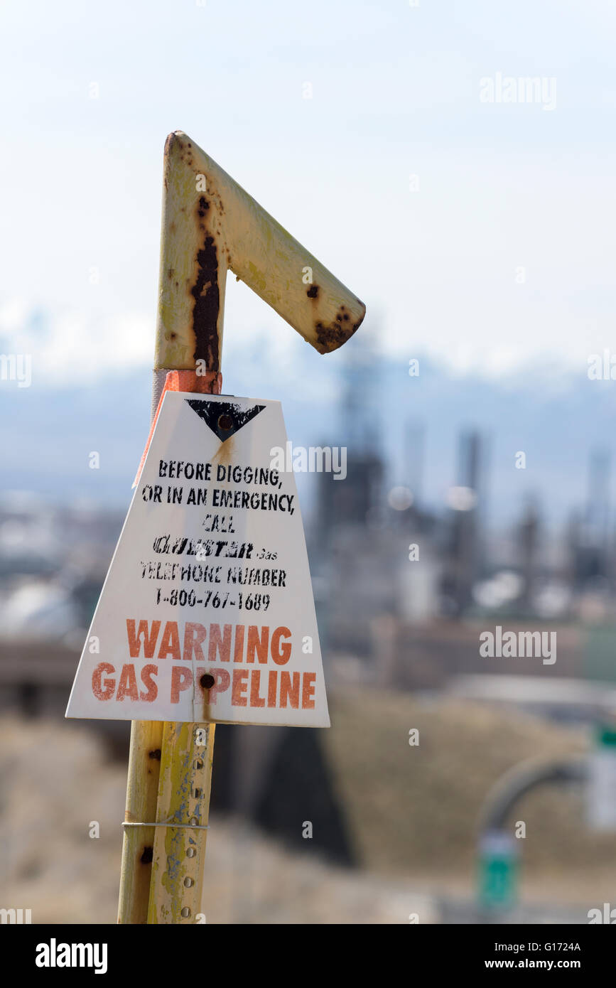 Gas pipeline warning sign hi-res stock photography and images - Alamy