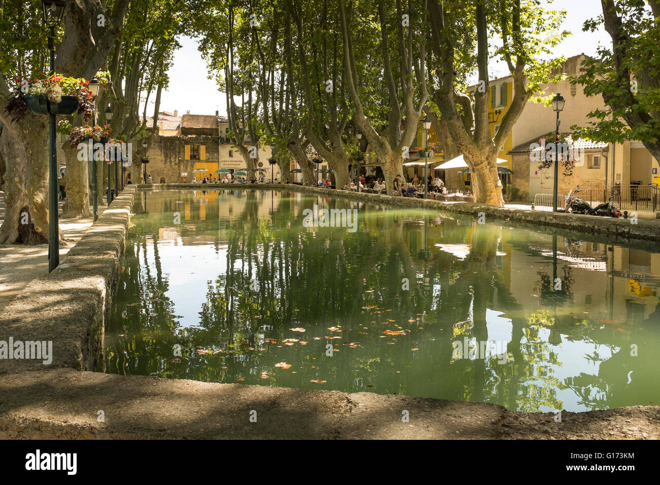 Pavement cafes set up around Bassin de l'étang in the village of ...