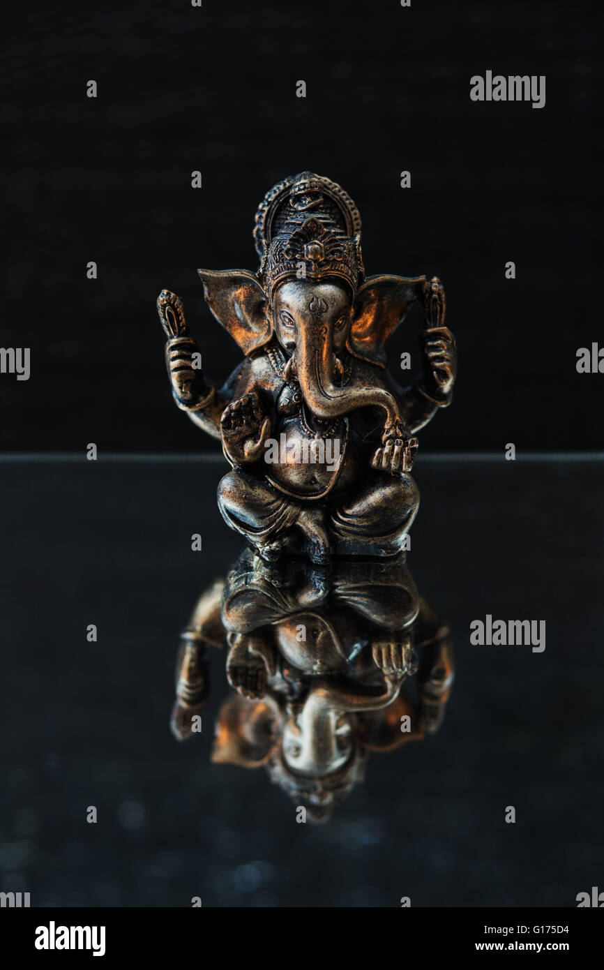 Sculpture of lord ganesha hi-res stock photography and images - Alamy